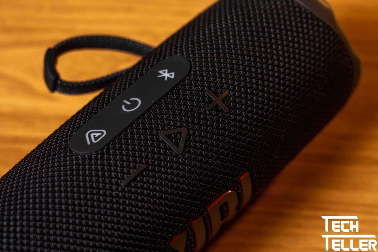 JBL Charge 6 、Flip 7 哪款更對你胃？JBL可攜式防水藍牙喇叭開箱 | TechTeller (科技說)